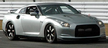 Prototype GT-R Spec-V beats Carrera GT – DriveArabia UAE, KSA & GCC