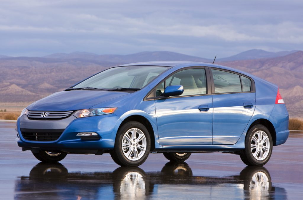 2010 Toyota Prius & Honda Insight in green wars | DriveArabia