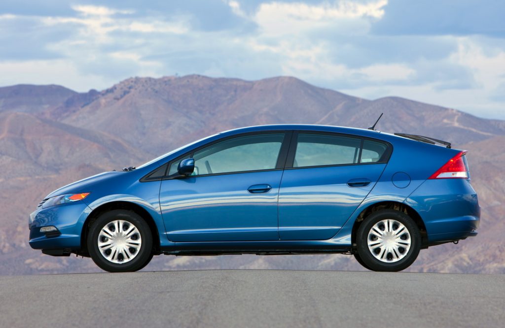 2010 Toyota Prius & Honda Insight in green wars | DriveArabia