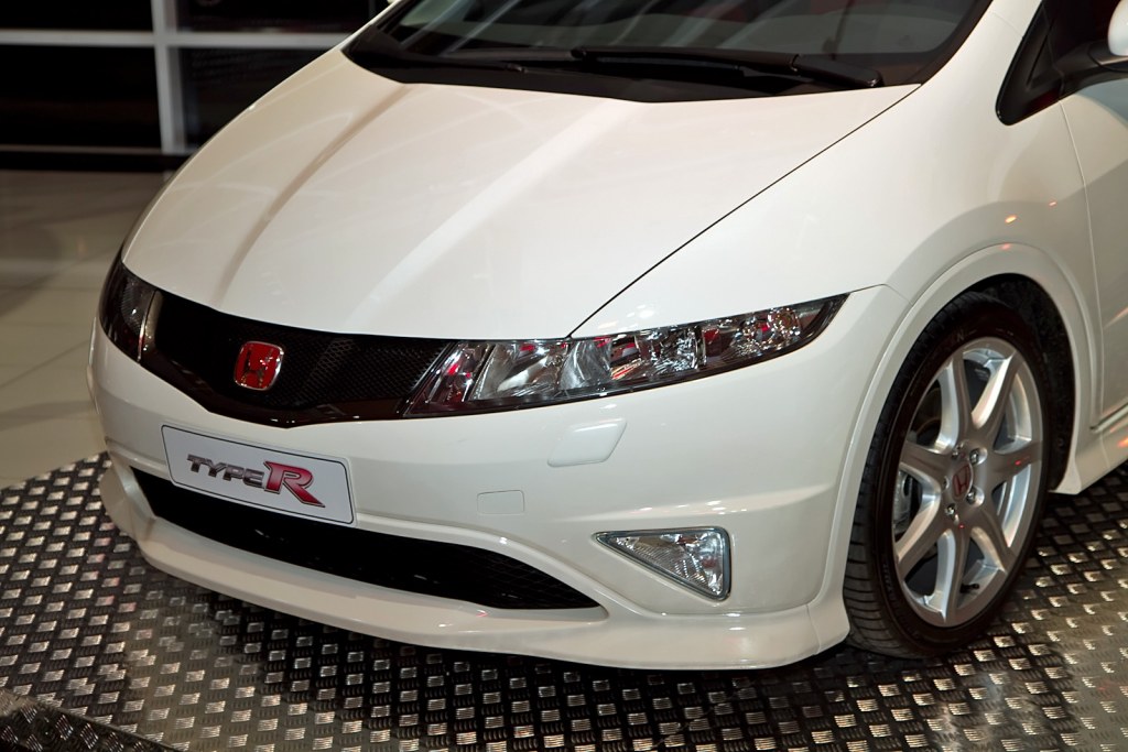 Honda Civic Type-R, Civic 5-door & Accord Crosstour in Dubai | DriveArabia