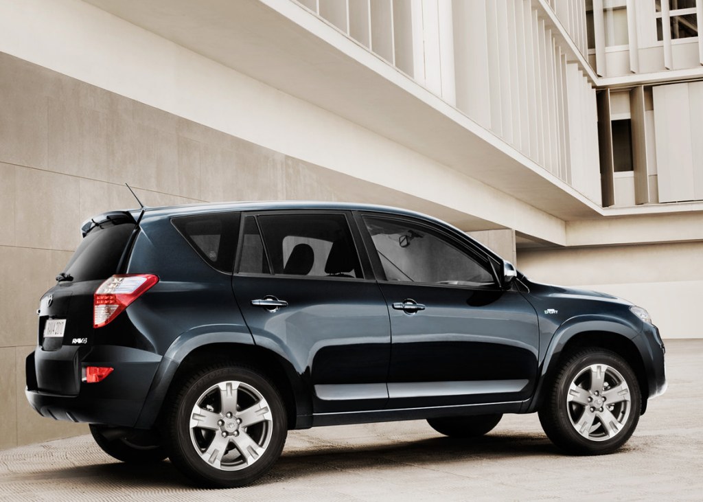 Toyota RAV4 2011 gets a new face | Drive Arabia