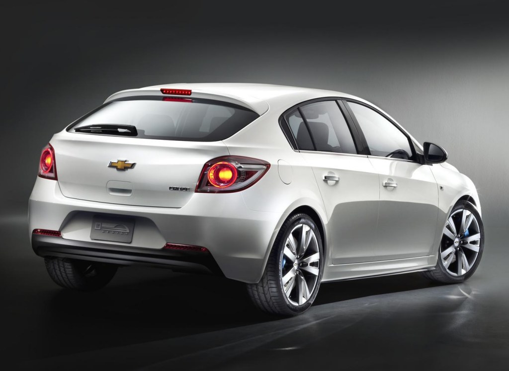 Chevrolet Cruze 2012 hatchback concept debut | DriveArabia