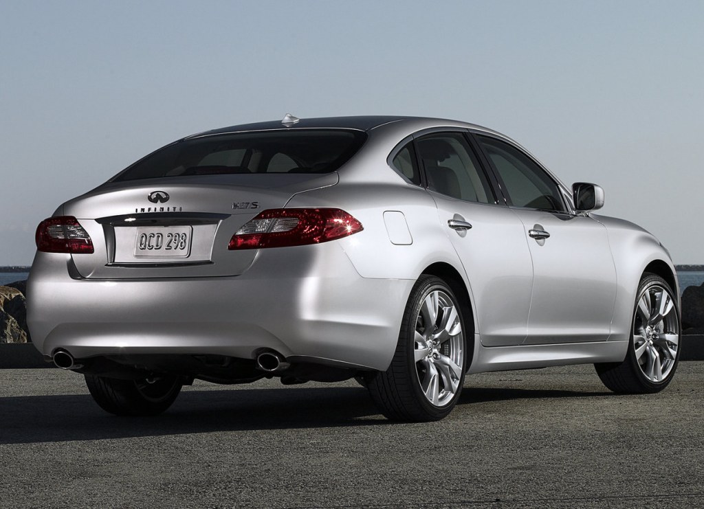 Infiniti M37 and M56 2011 UAE debut at Sharjah auto show | DriveArabia