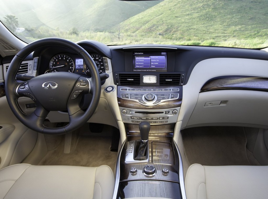 Infiniti M37 and M56 2011 UAE debut at Sharjah auto show | DriveArabia