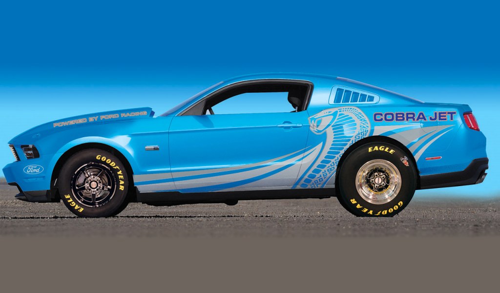 Ford Racing reveals Mustang 302S and Cobra Jet race cars | DriveArabia