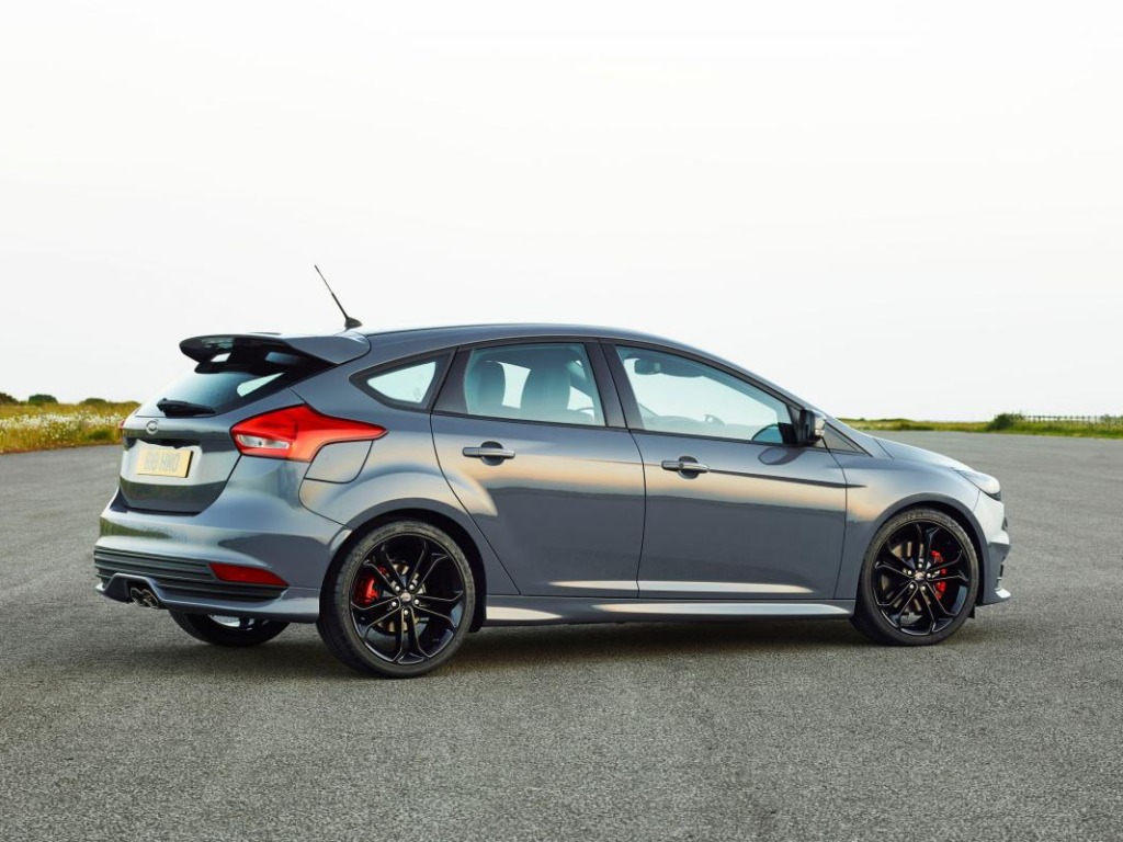 Ford Focus ST facelifted for 2015 | DriveArabia