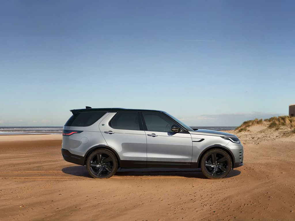 2021 Land Rover Discovery updated with new engines and tech | DriveArabia