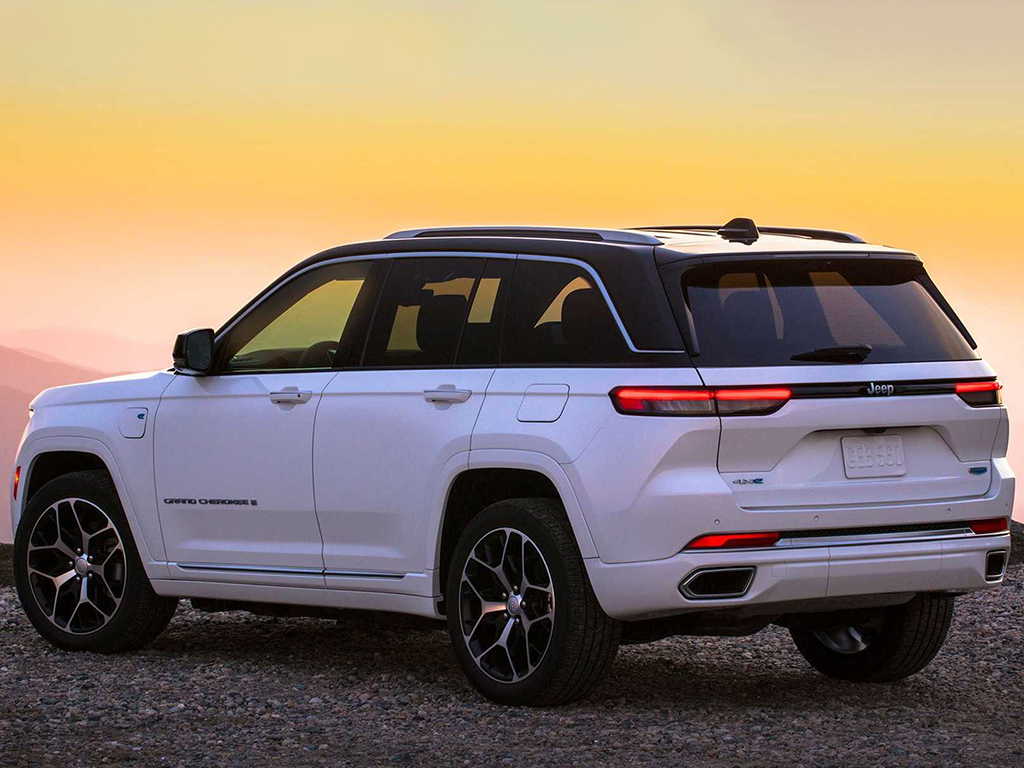Jeep Grand Cherokee two-row debuts : Plug-in-hybrid 4xe part of the ...