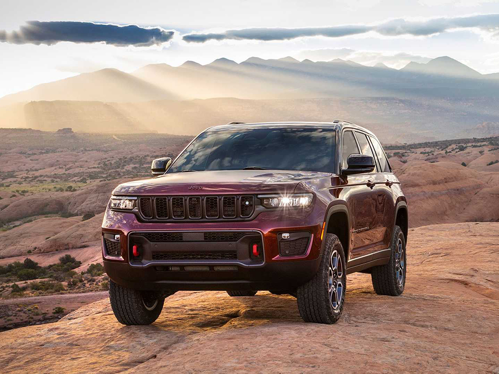 Jeep Grand Cherokee two-row debuts : Plug-in-hybrid 4xe part of the ...