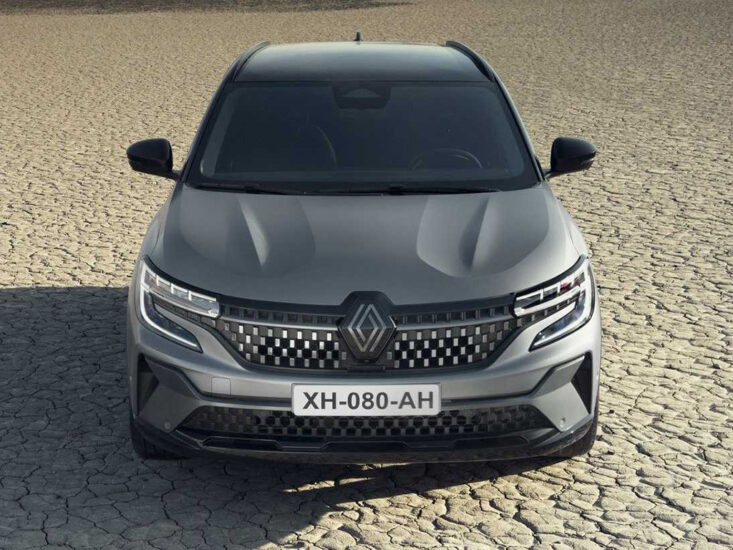 Renault Austral enters crossover market with rear-wheel steering ...