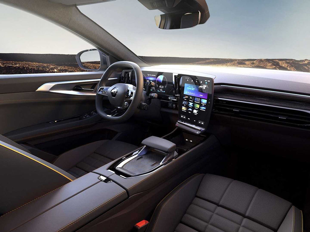 Renault Austral enters crossover market with rear-wheel steering ...