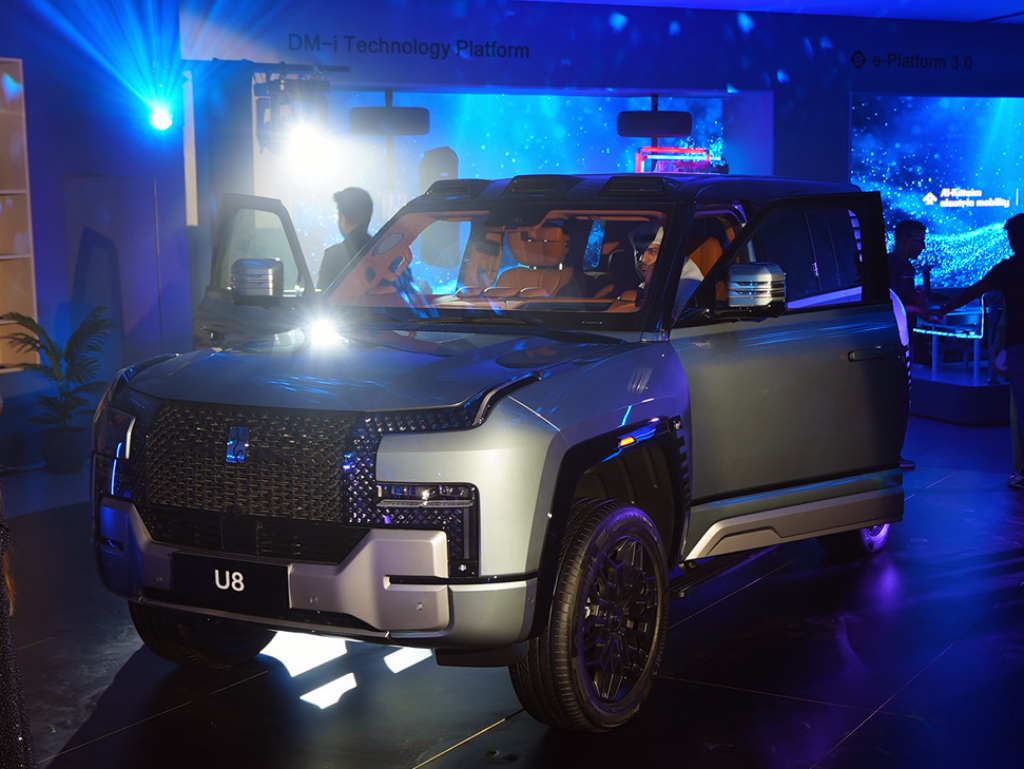 2025 Yangwang U8 previewed in new BYD showroom in Dubai | DriveArabia