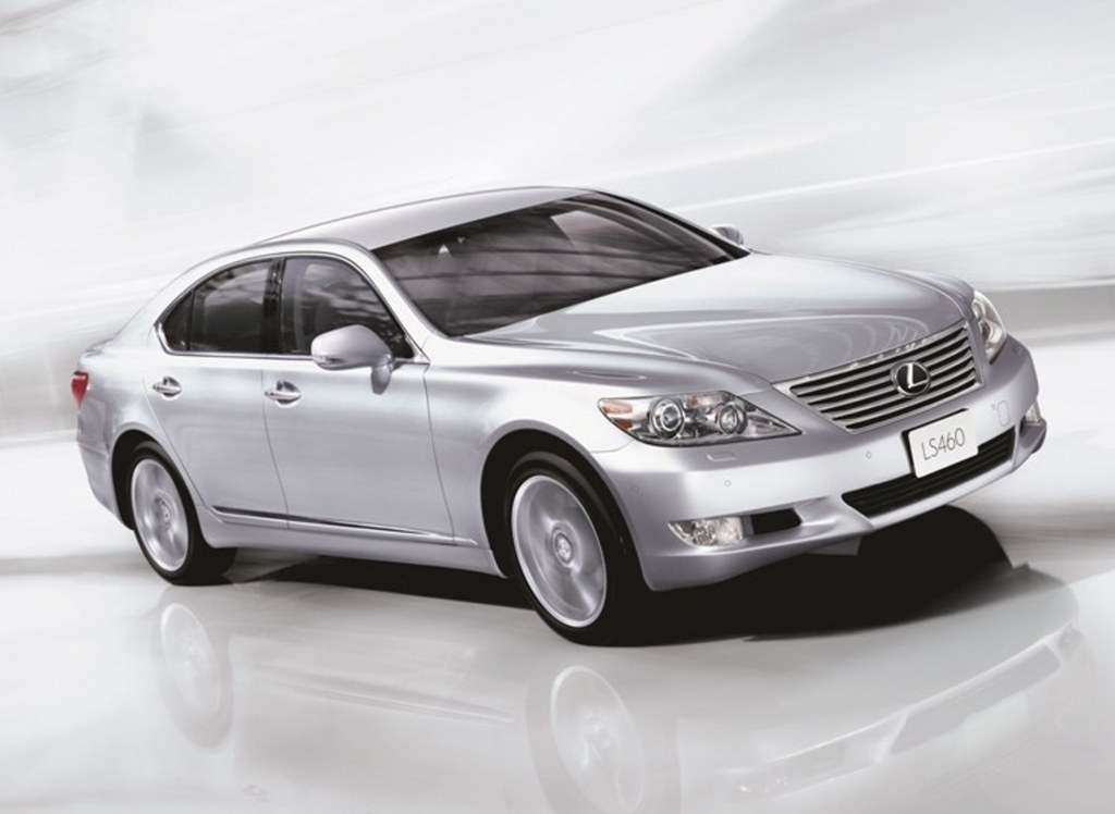 Lexus LS 460 2011 gets direct-injection V8 in UAE | DriveArabia