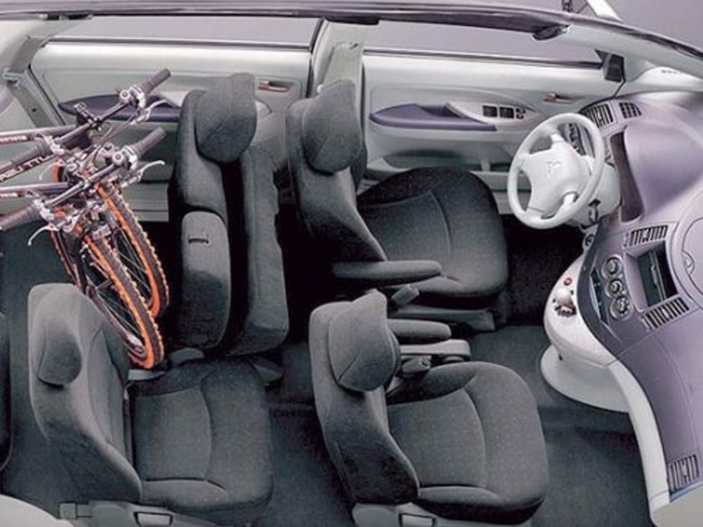 2006 Mitsubishi Grandis | DriveArabia