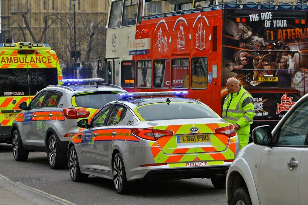 Kia Optima and Sportage police cars in Bond movie Skyfall | DriveArabia