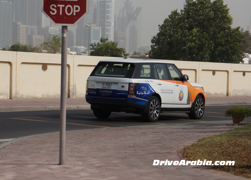 We try out EDI Platinum Driving Course with a Range Rover in Dubai ...