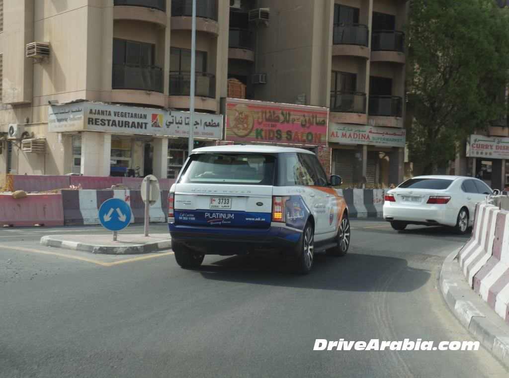 We try out EDI Platinum Driving Course with a Range Rover in Dubai ...