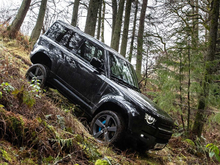 Land Rover Defender V8 heats up off-roader segment | DriveArabia