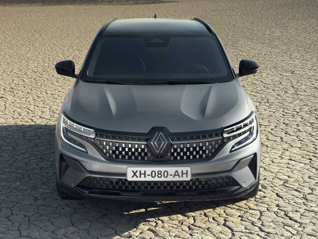 Renault Austral enters crossover market with rear-wheel steering ...